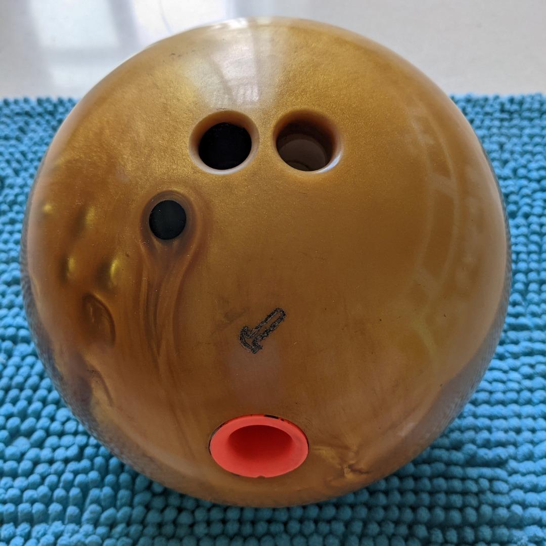 Hammer Black Widow Gold bowling ball 11lbs, Sports Equipment, Sports ...