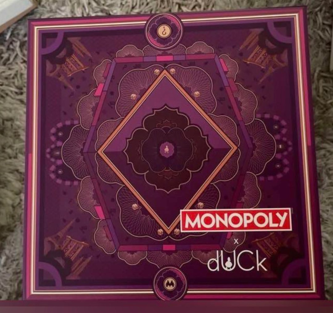 DUCK Box - hunting of MONOPOLY & snow white black, Women's Fashion ...