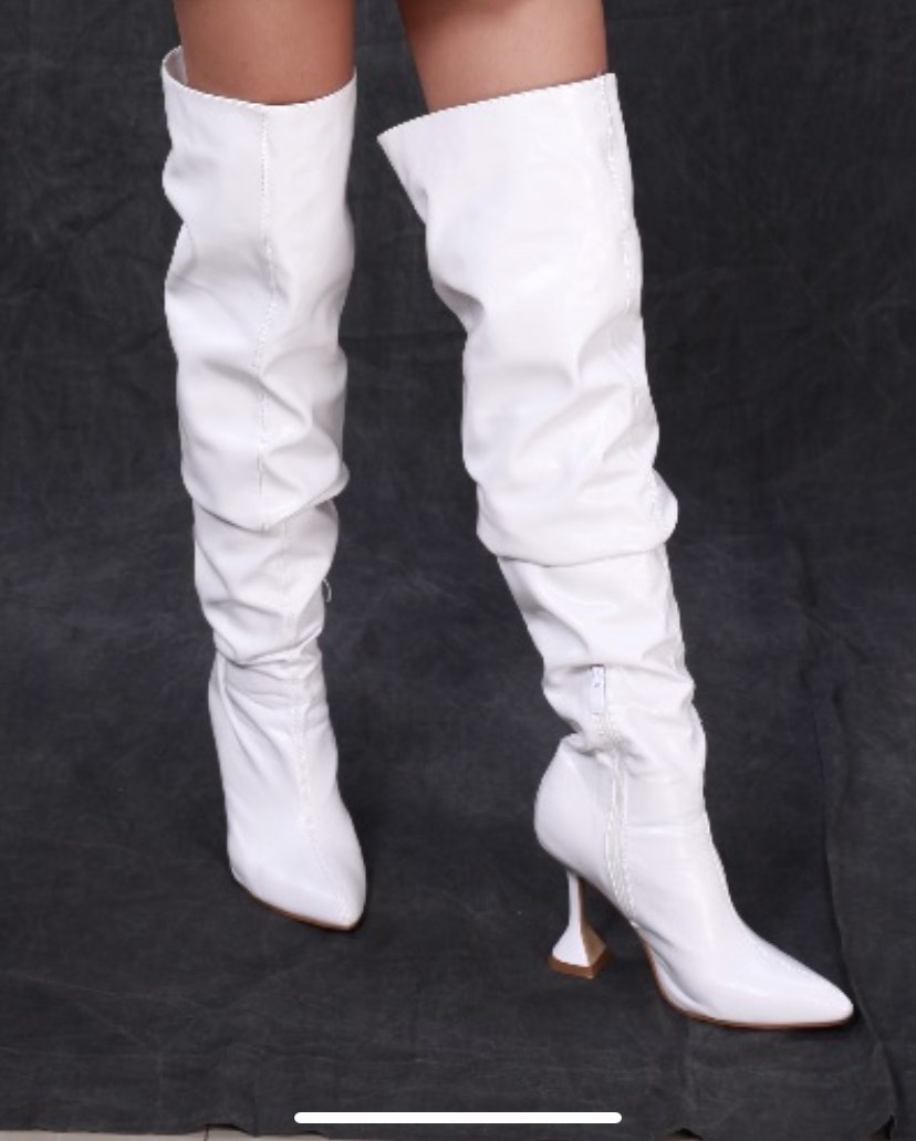 Knee high white boots, Women's Fashion, Footwear, Boots on Carousell