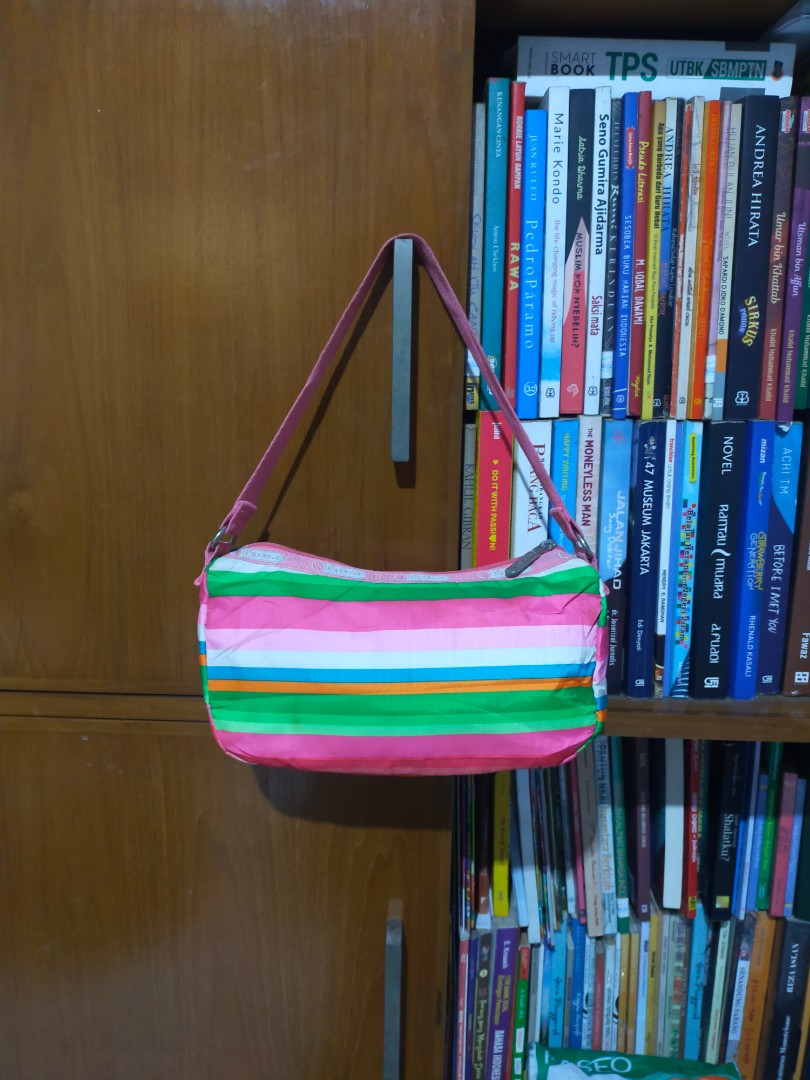 Lesportsac shoulder bag, Fesyen Wanita, Tas & Dompet di Carousell
