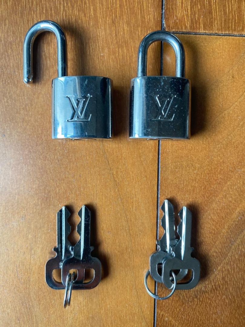 LOUIS VUITTON Neo Alexander Briefcase (Taiga Leather), Men's Fashion ...