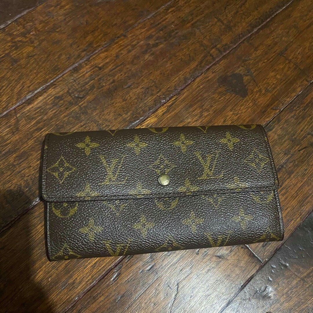 Lv Sarah Bifold Wallet, Luxury, Bags & Wallets on Carousell
