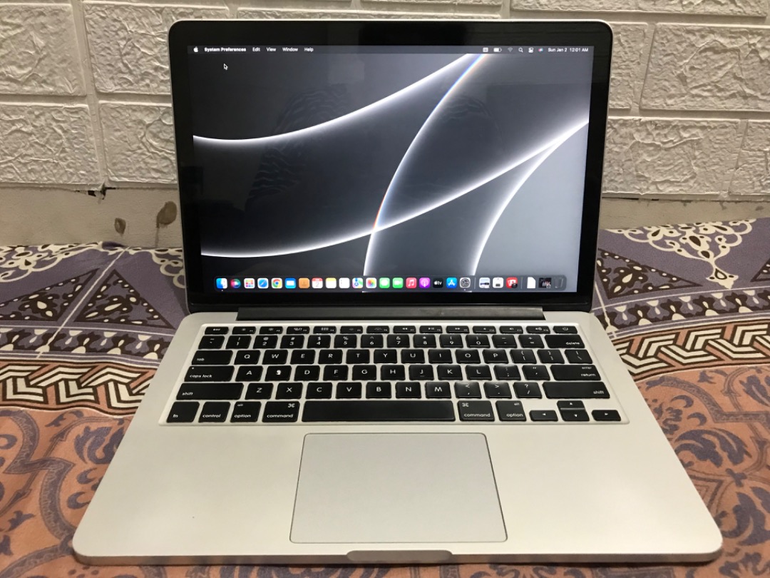 MacBook Pro ( Retina,13-inch,Early 2015) 8GB 512SSD stoarge Os Monterey ...