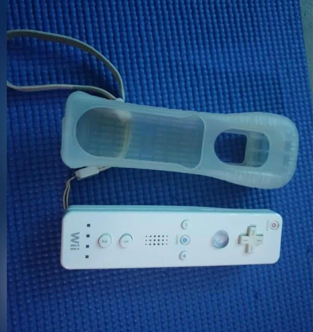 Nintendo Wii Console + controllers, Video Gaming, Video Game Consoles, Nintendo on Carousell