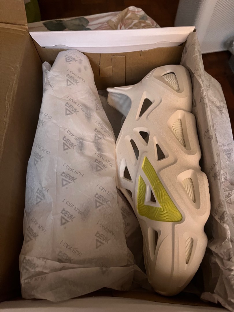 Peak Taichi clogs, Men's Fashion, Footwear, Sneakers on Carousell