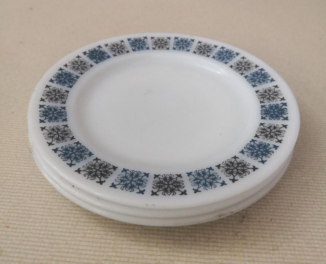 Pyrex Chelsea cake plate 3, Furniture & Home Living, Kitchenware ...