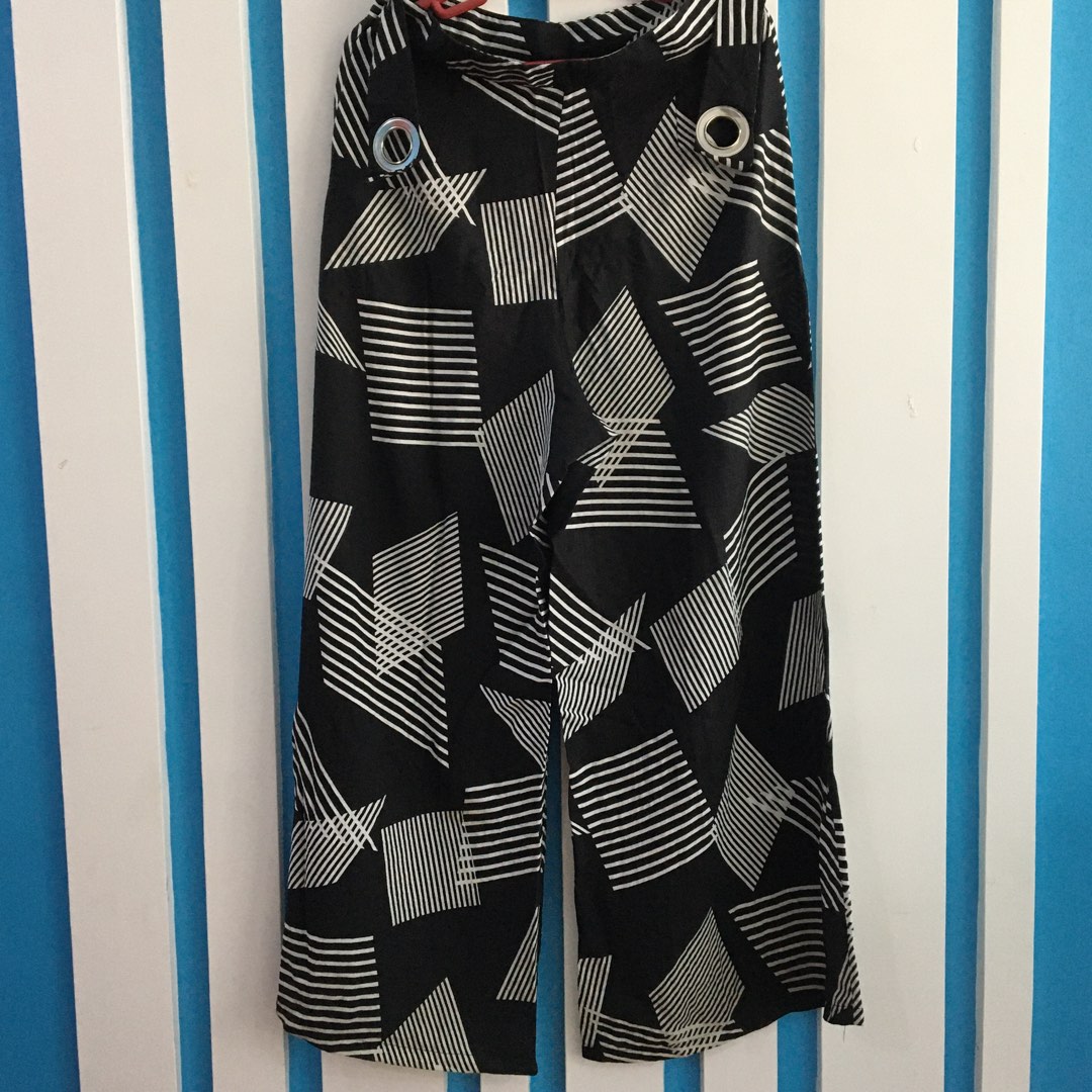 SQUARE PANTS, Women's Fashion, Bottoms, Other Bottoms on Carousell