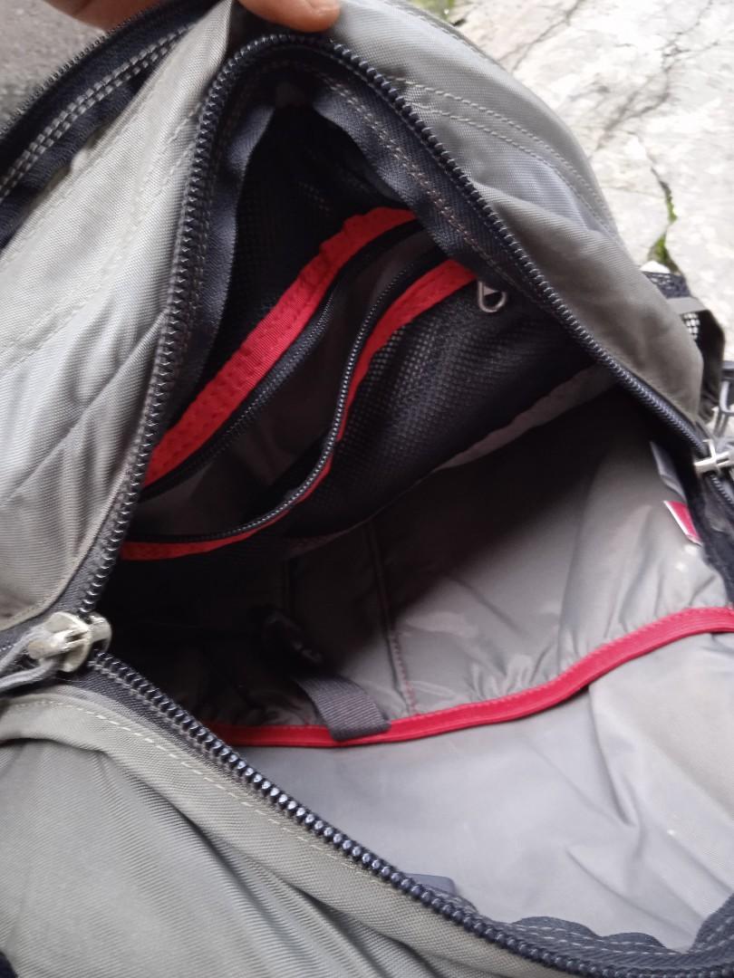 The North face recon backpack, Fesyen Pria, Tas & Dompet , Ransel di ...