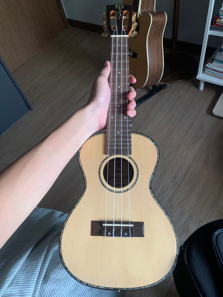 ukulele, Hobbies & Toys, Music & Media, Musical Instruments on Carousell