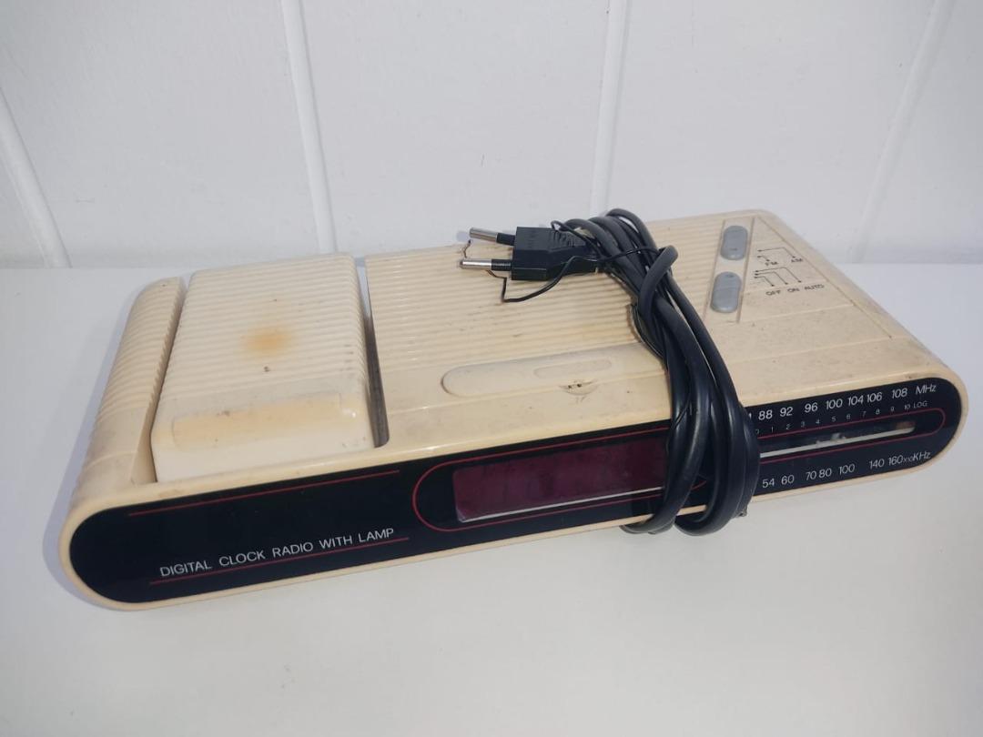 1990 CARLTON - DIGITAL CLOCK RADIO WITH LAMP, Mobile Phones & Gadgets ...