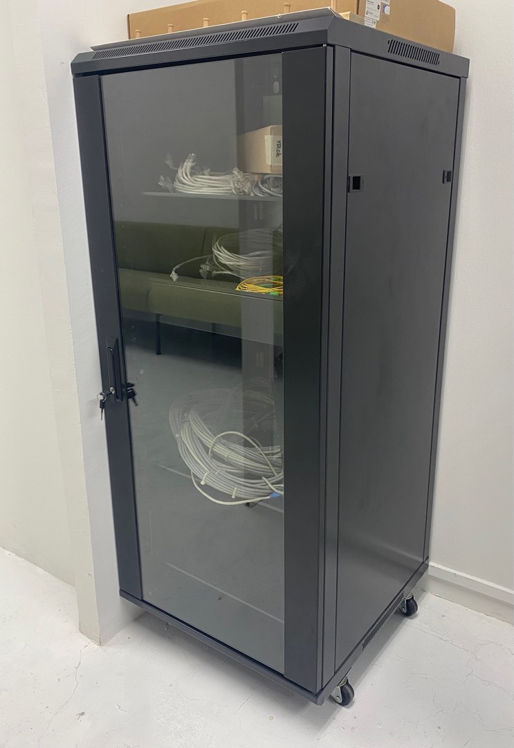 27U Floor Standing Server Rack w EdgeSwitch 48 500W, Computers & Tech ...