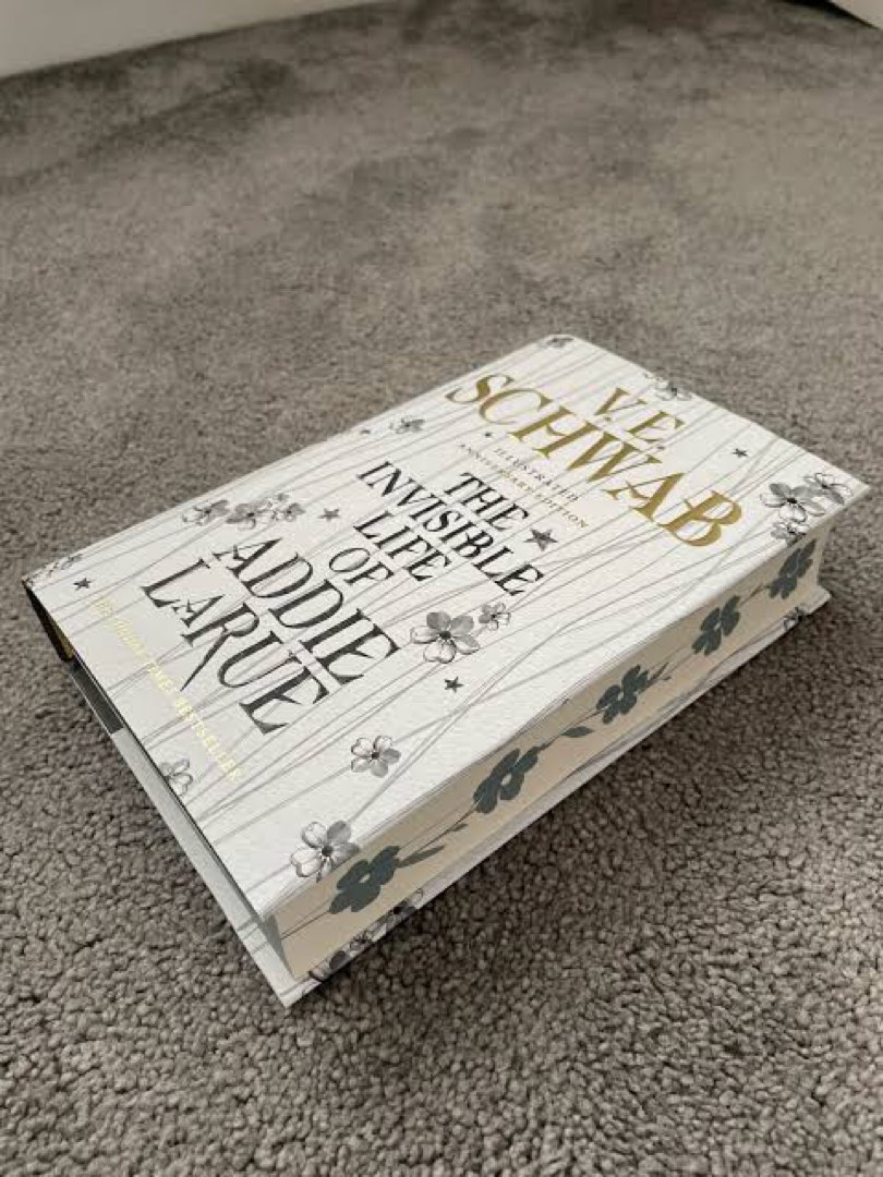 Anniversary Edition The Invisible life of Addie Larue, Hobbies & Toys ...