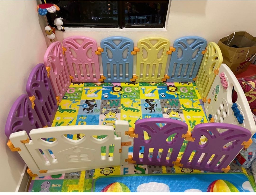 Coby fence 10 + activity board + safety door, Babies & Kids, Baby ...