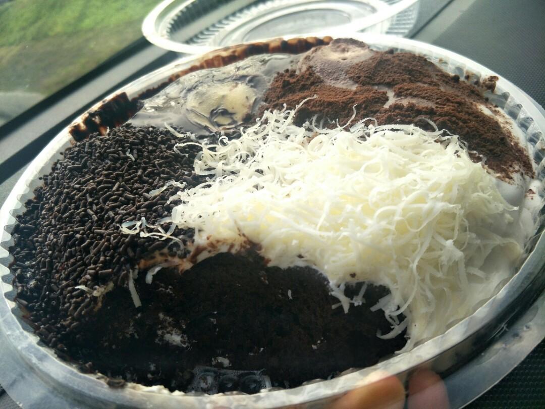 Kek Coklat Moise 4 Topping, Food & Drinks, Homemade Bakes on Carousell