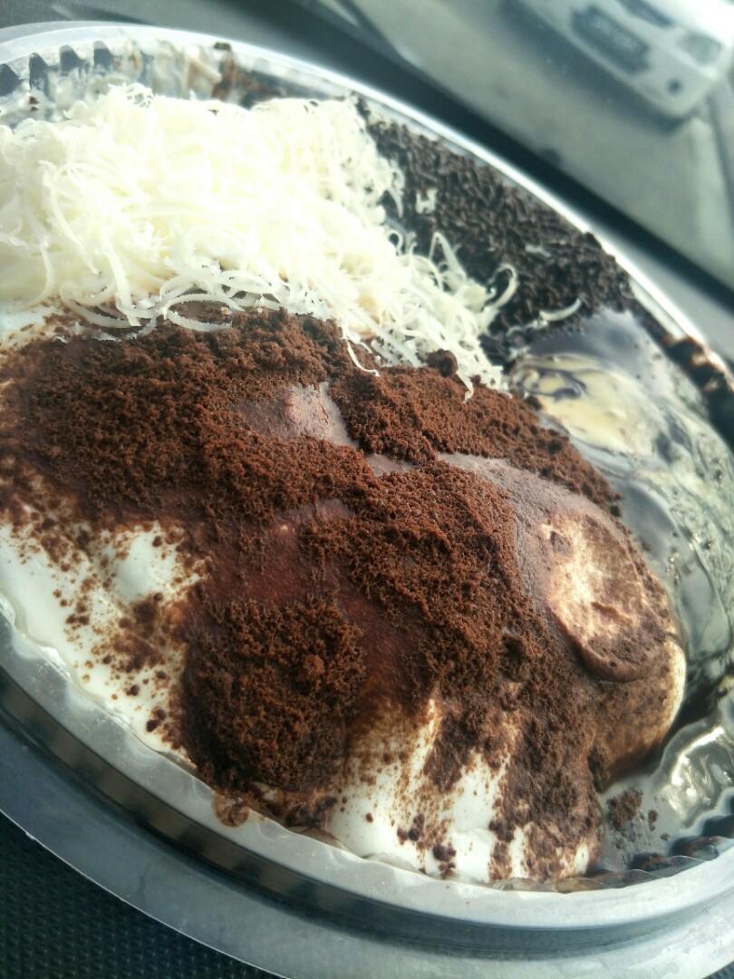 Kek Coklat Moise 4 Topping, Food & Drinks, Homemade Bakes on Carousell