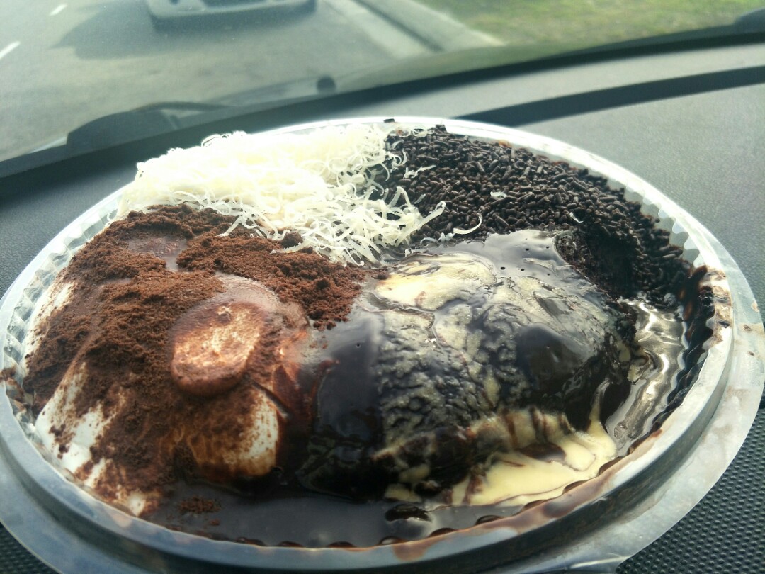 Kek Coklat Moise 4 Topping, Food & Drinks, Homemade Bakes on Carousell