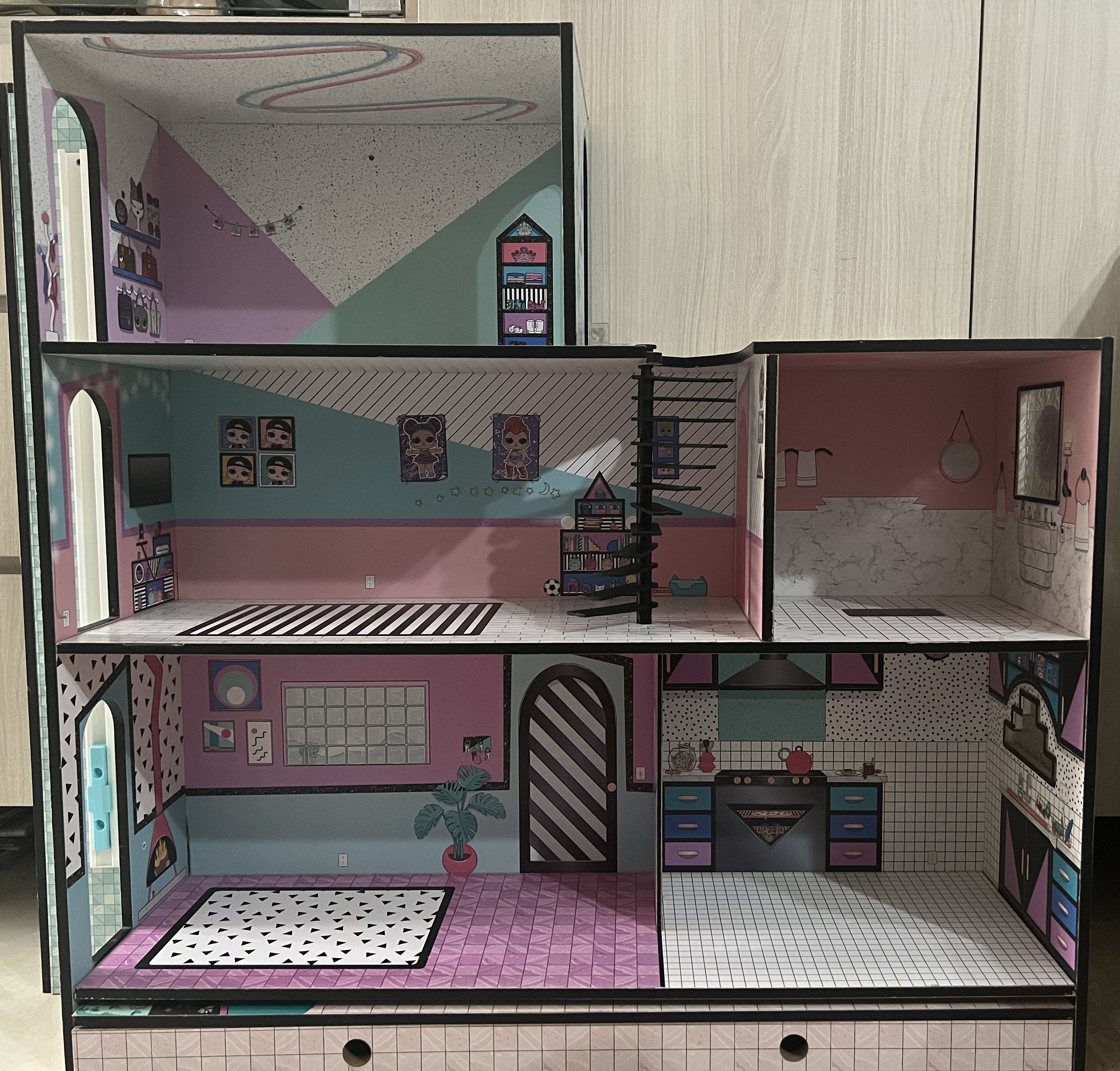 L.O.L. Dollhouse, Hobbies & Toys, Toys & Games on Carousell