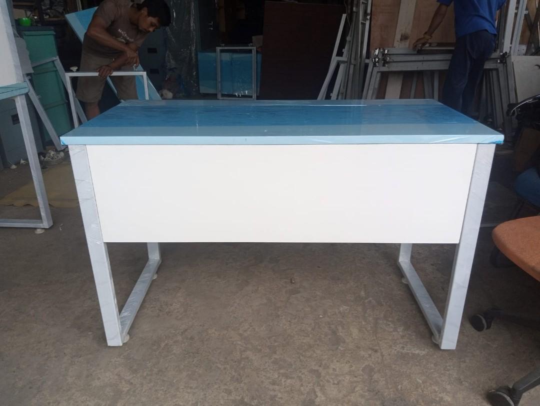 Meja Komputer, Barang Yang Dicari di Carousell