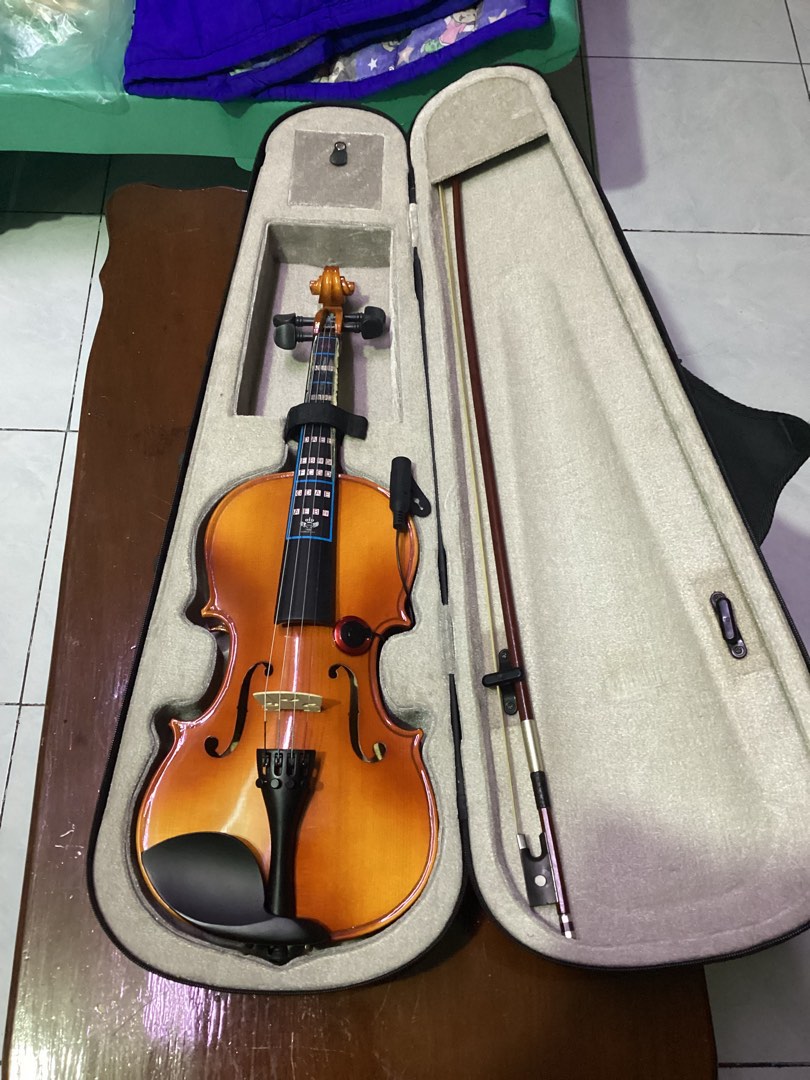 Mozart 4/4 Full size Violin, Hobbies & Toys, Music & Media, Musical Instruments on Carousell