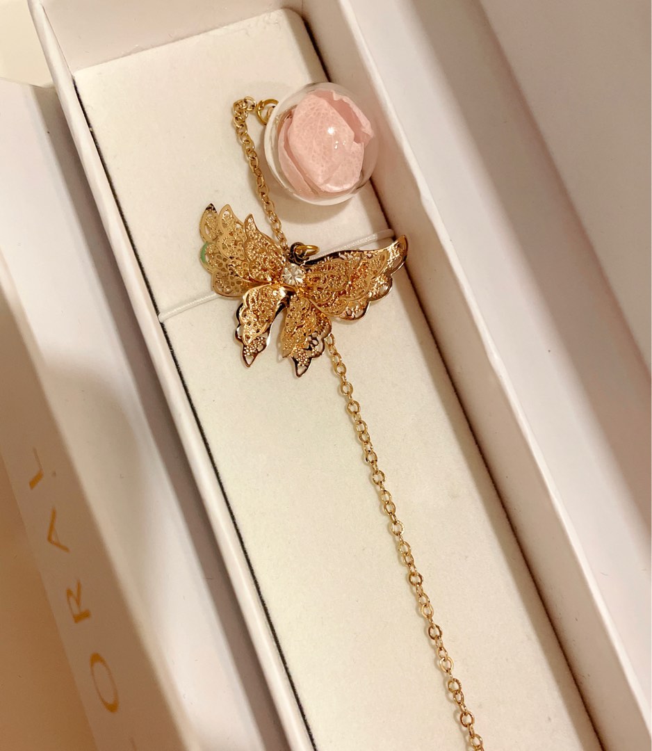 Pretty Gold Chain Bookmark with Butterfly and Everlasting Flower ...