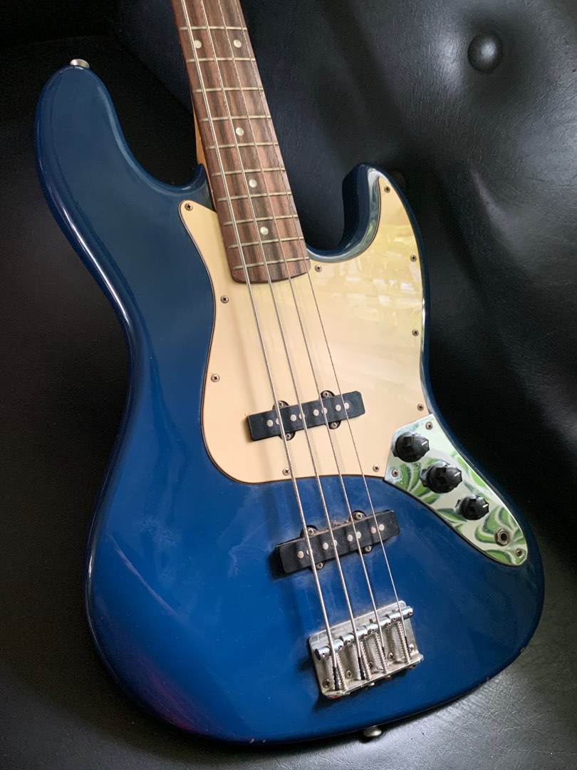 Squier Affinity Series Jazz Bass IL Imperial Blue, Hobbies & Toys ...