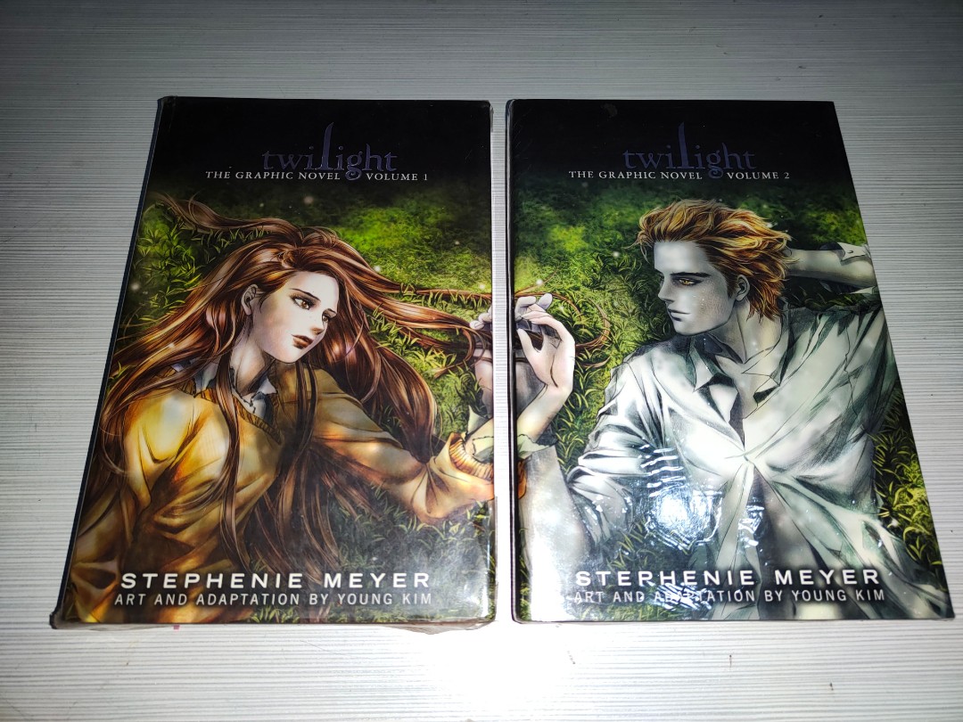 Twilight Graphic Novel Volume 1 and 2, Hobbies & Toys, Books ...