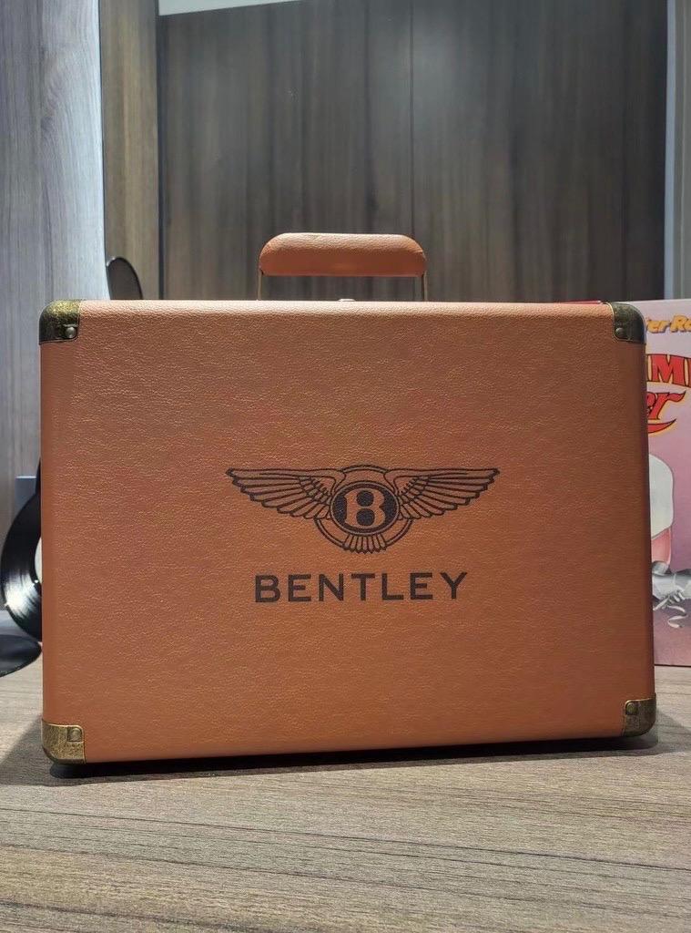 Vintage Bentley Vinyl Player (Turntable), Hobbies & Toys, Music & Media ...