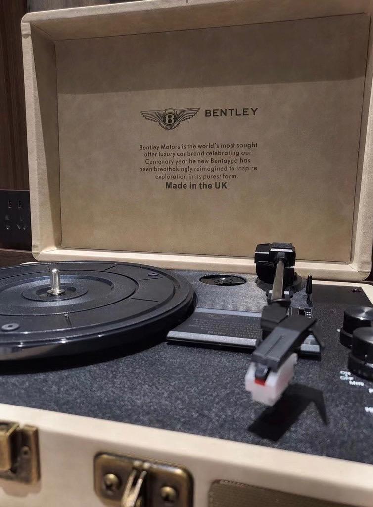 Vintage Bentley Vinyl Player (Turntable), Hobbies & Toys, Music & Media ...
