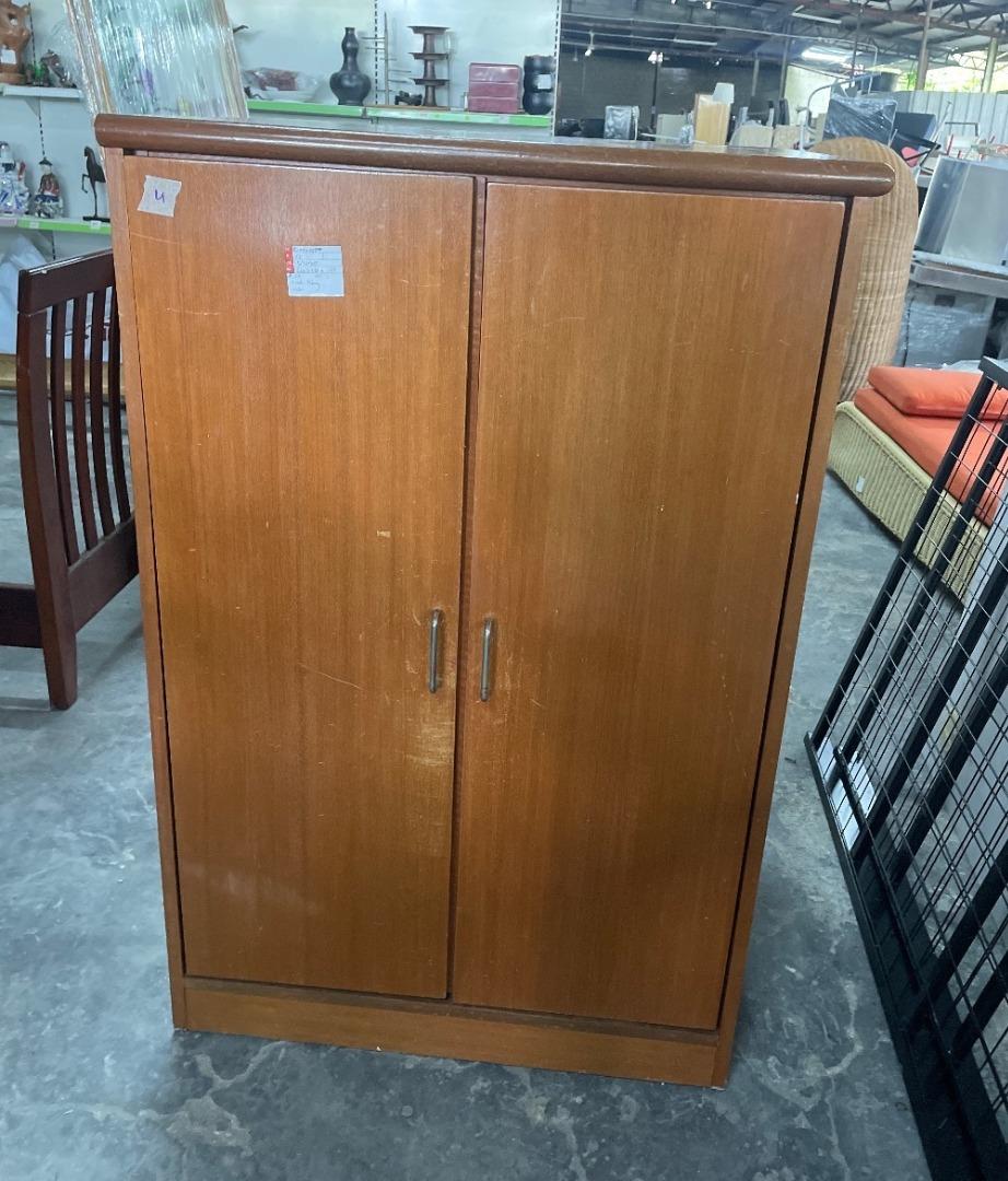 Wooden 2-Door Wardrobe with Wheels / Almari Pakaian 2 Pintu Kayu dengan ...