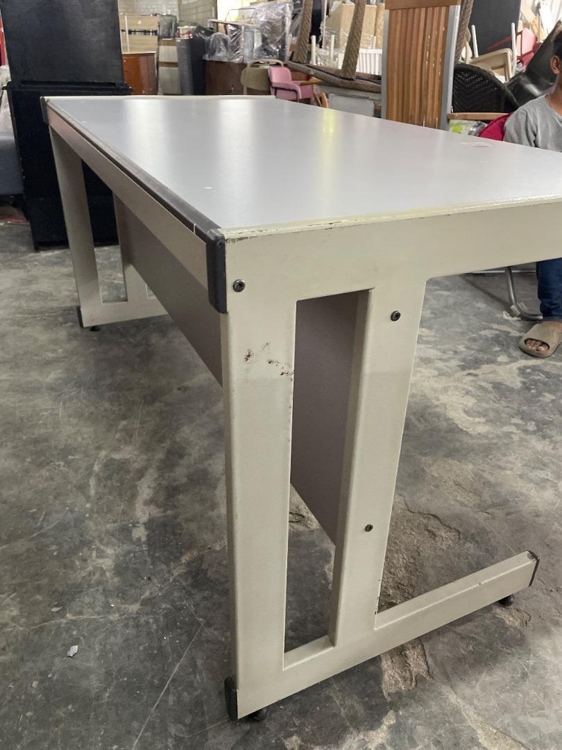 Wooden Metal Frame Office Desk White Colour / Meja Pejabat Bingkai ...