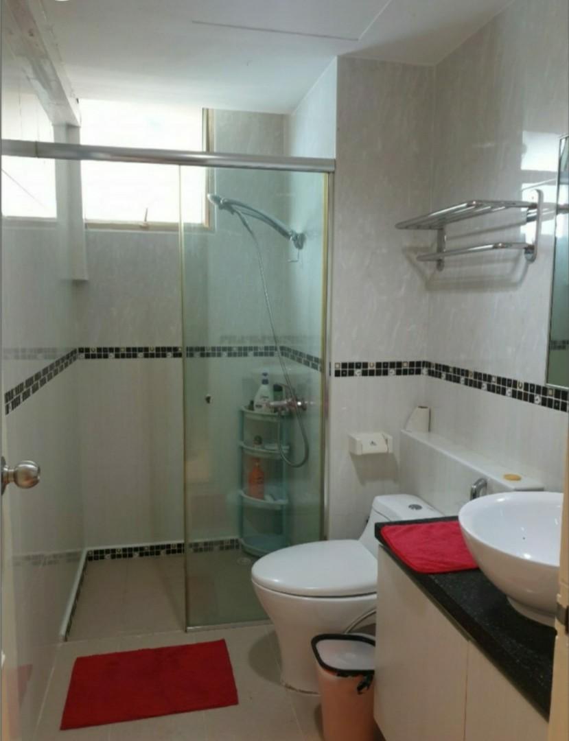 50 steps to Kembangan MRT Station! Huge master bedroom with sound proof ...