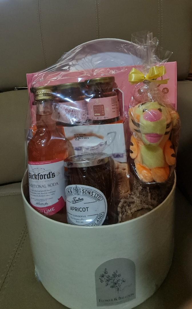 Happy happy Hamper, Food & Drinks, Gift Baskets & Hampers on Carousell