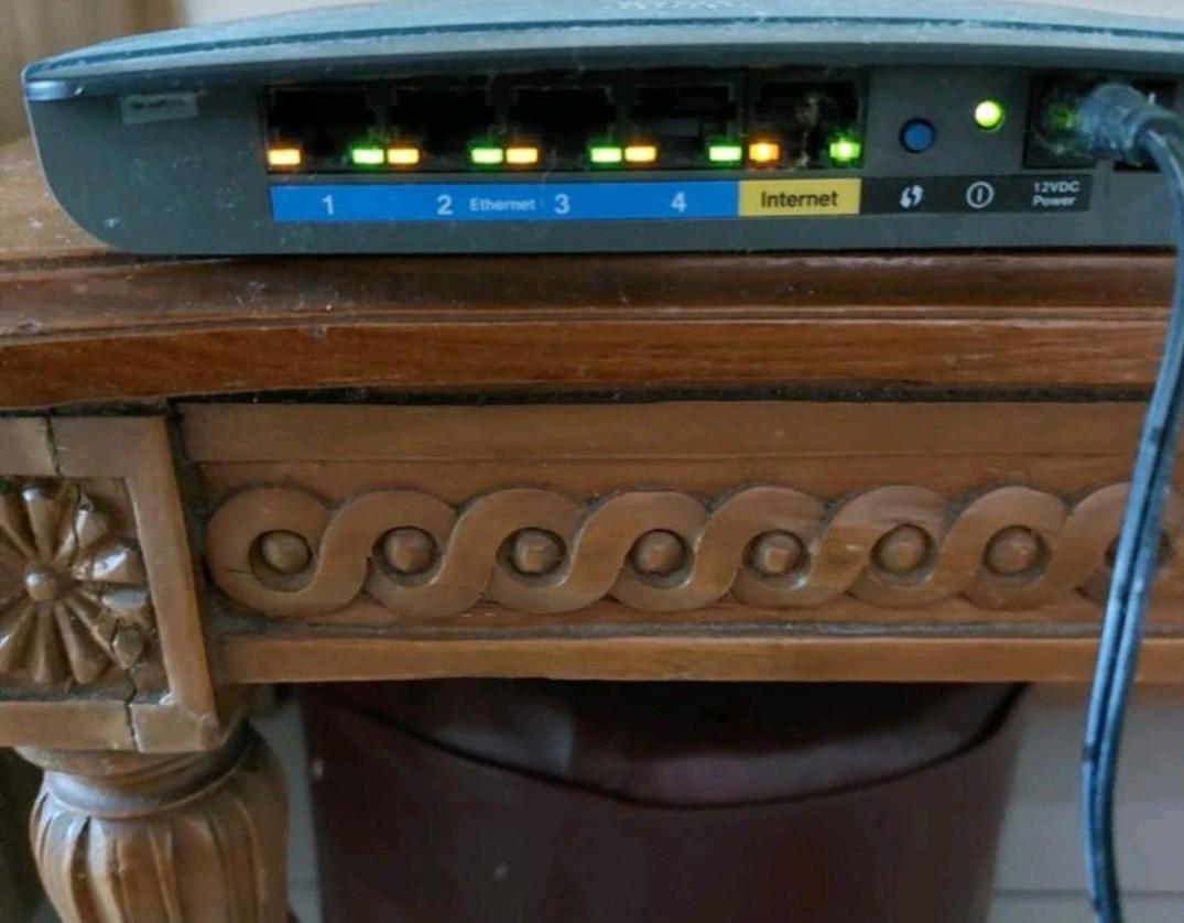 Huawei HG8240 Router and Linksys EA2700 Router, Computers & Tech, Parts ...