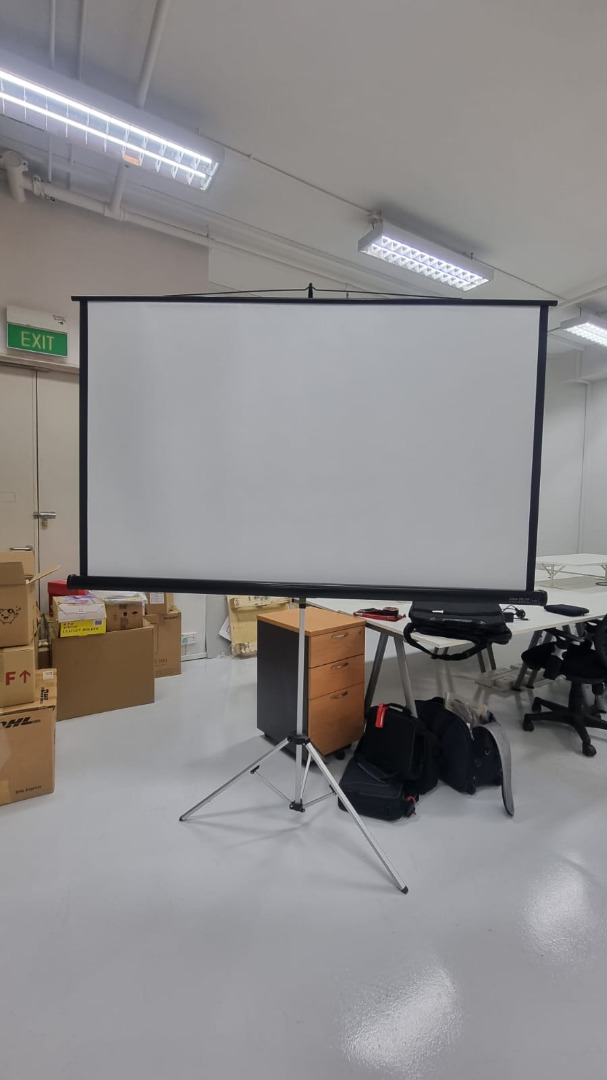 Portable Projector Screen (retractable), Computers & Tech, Office ...