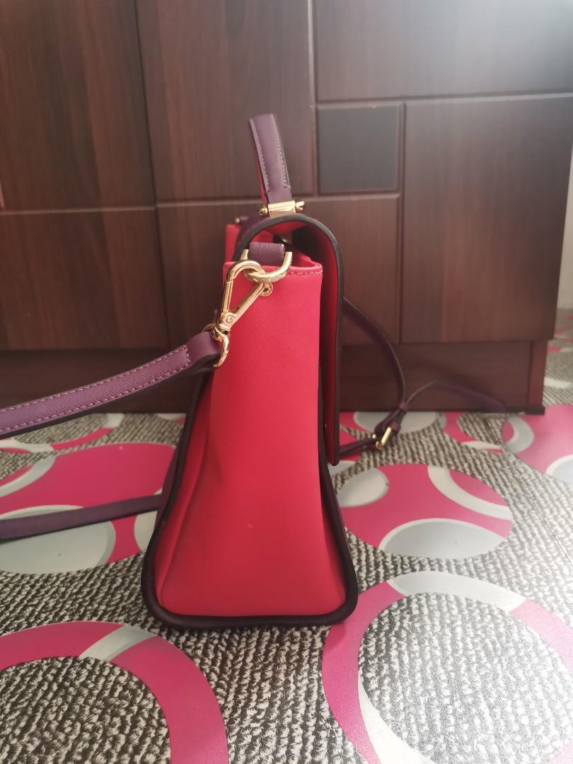 Vincis Bench Cross Body bag, Luxury, Bags & Wallets on Carousell