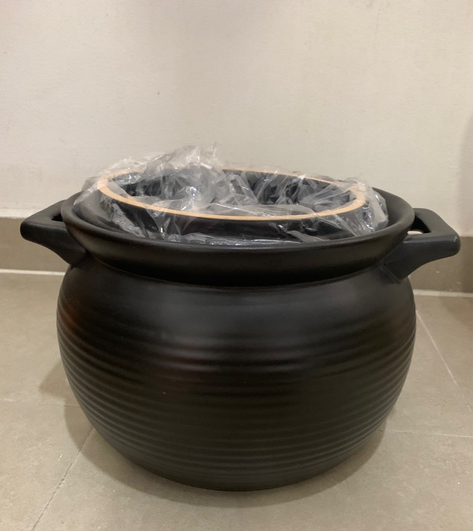 Claypot, Furniture & Home Living, Kitchenware & Tableware, Cookware & Accessories on Carousell