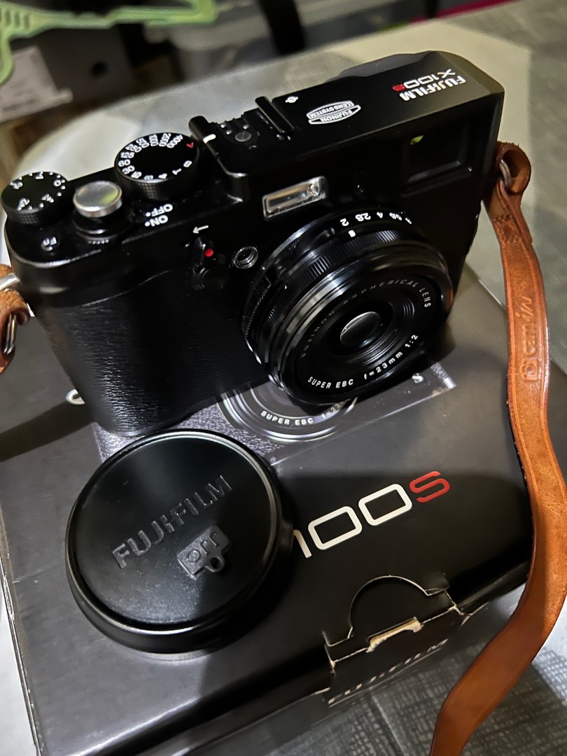 Fujifilm x100s mint, Photography, Cameras on Carousell