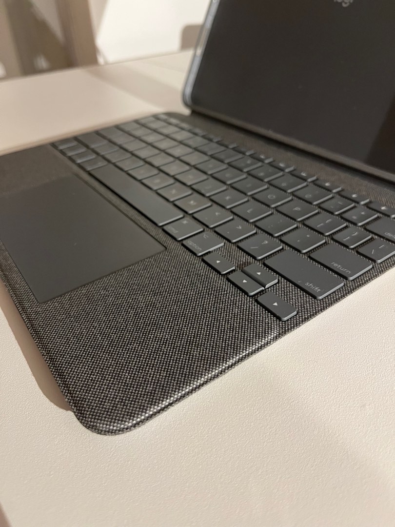 Logitech Combo Touch with Trackpad for ipad pro 11, Computers & Tech ...