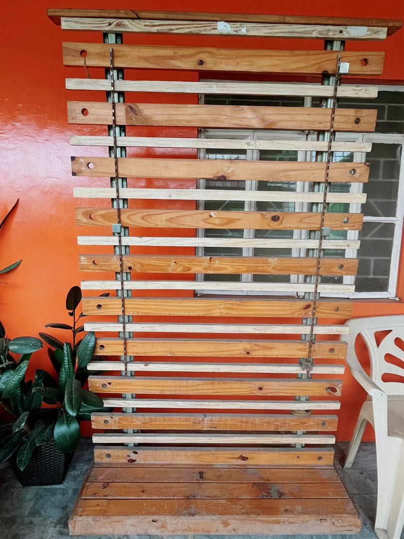 Palochina / wood planks clothing rack / backdrop with pulley, Furniture ...