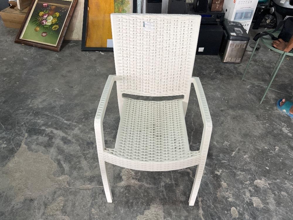 Plastic Rattan-Like Pattern Garden Chair White Colour / Kerusi Taman ...