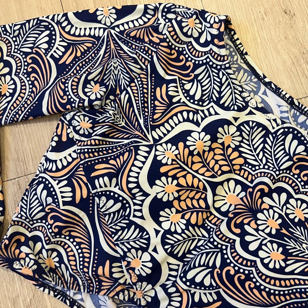 Rash guard Crop Top, Women's Fashion, Swimwear, Rash guard on Carousell