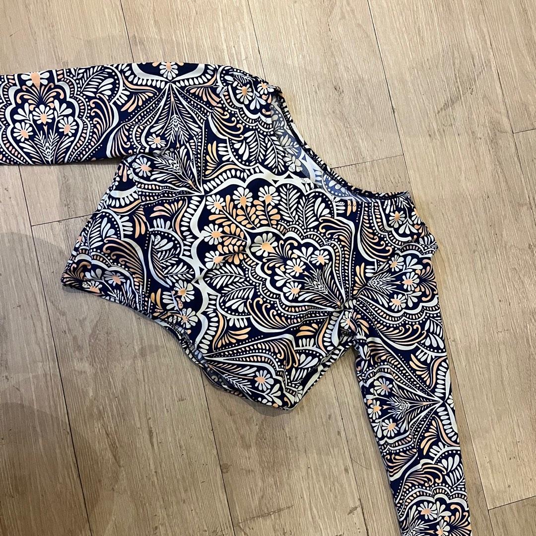 Rash guard Crop Top, Women's Fashion, Swimwear, Rash guard on Carousell