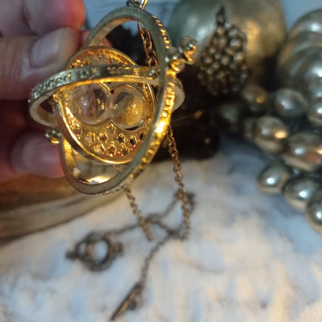 Vintage Harry Potter Rotating Time Turner Hourglass, Women's Fashion ...