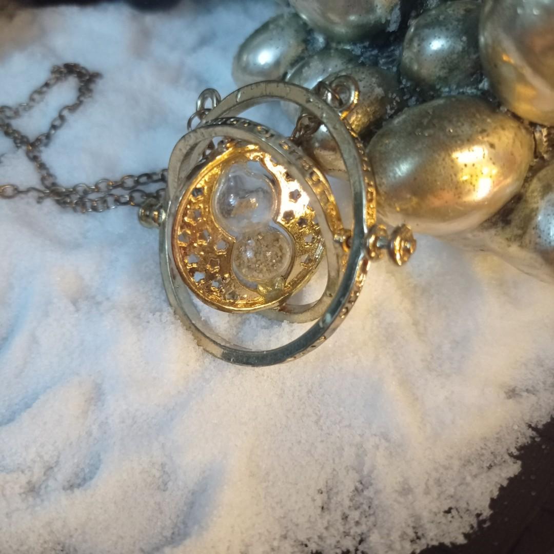 Vintage Harry Potter Rotating Time Turner Hourglass, Women's Fashion ...