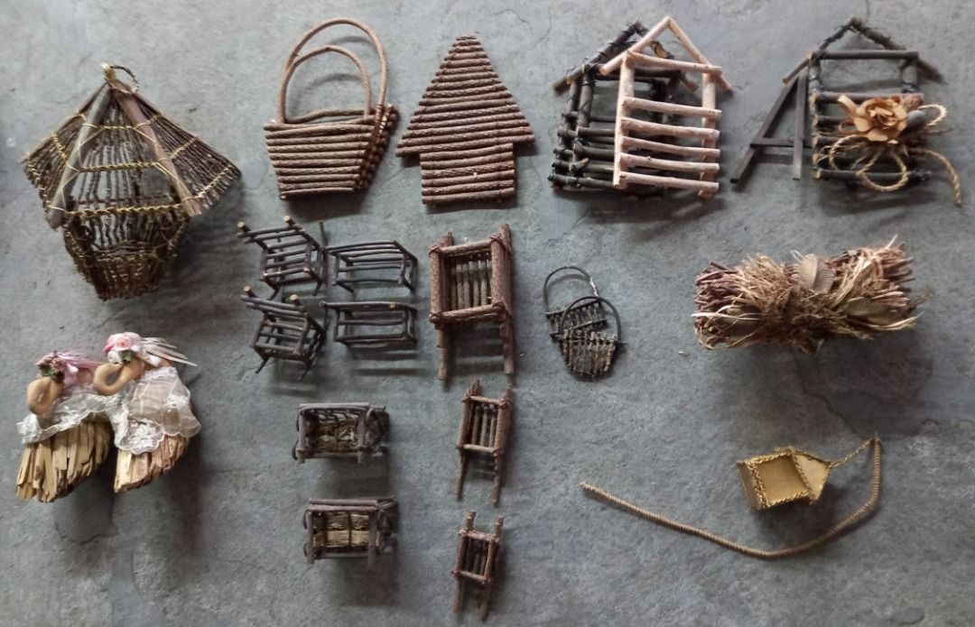 Wooden Twig Display Items, Hobbies & Toys, Stationary & Craft, Craft ...