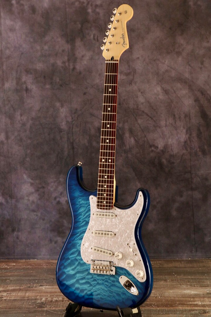 Fender MiJ Ltd Edn Strat with Quilted Maple Top (Transparent Blue ...