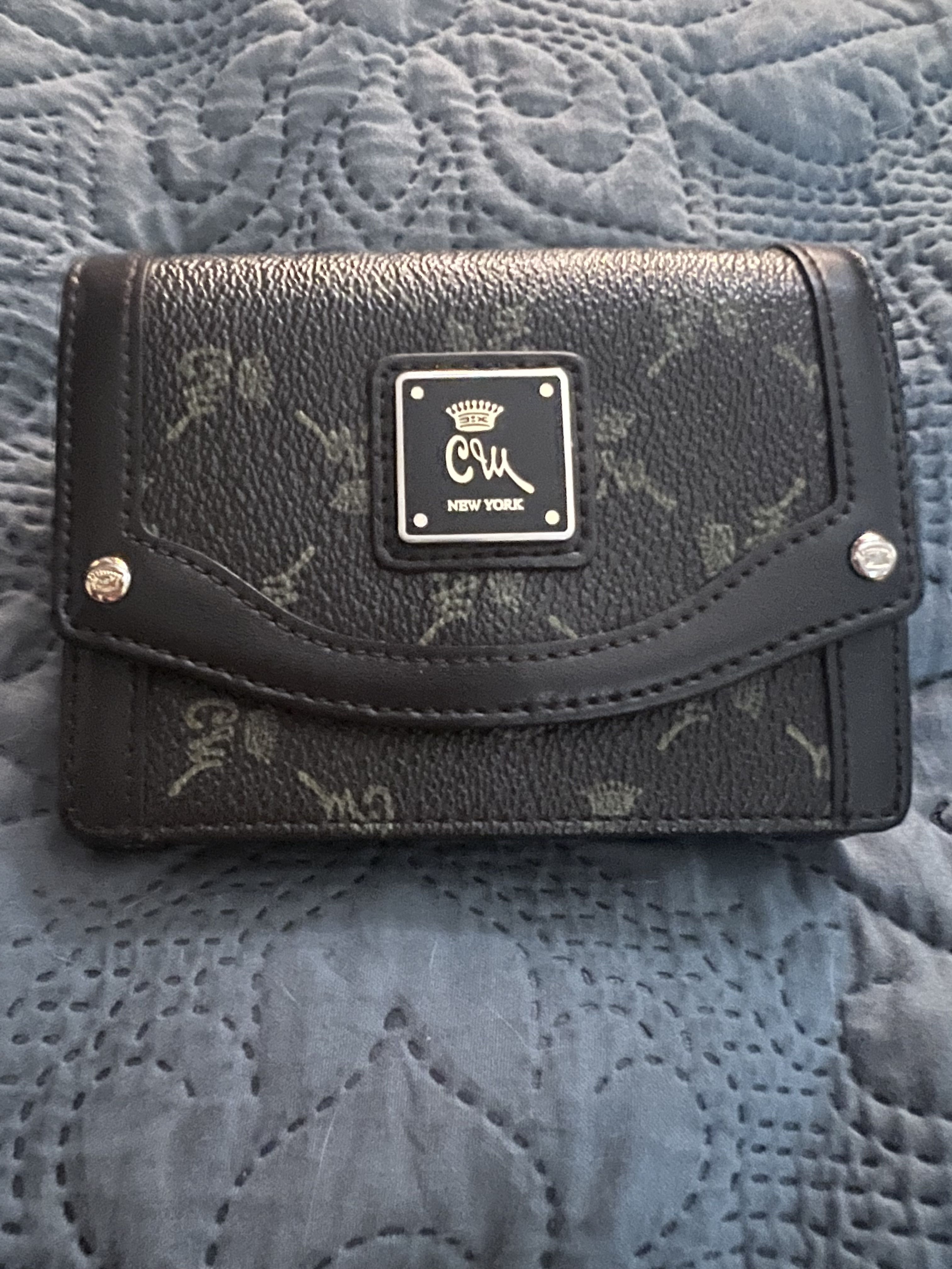 Countess Mara trifold wallet, Women's Fashion, Bags & Wallets, Wallets ...