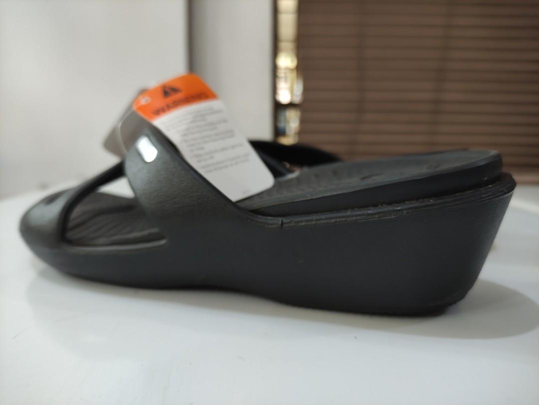 Crocs size 36, Women's Fashion, Footwear, Slippers and slides on Carousell