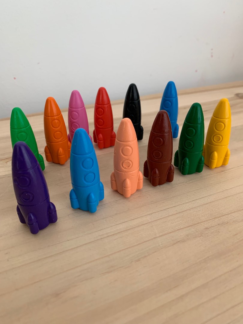 Cute Rocket Crayons - 12 colors, Hobbies & Toys, Stationery & Craft ...