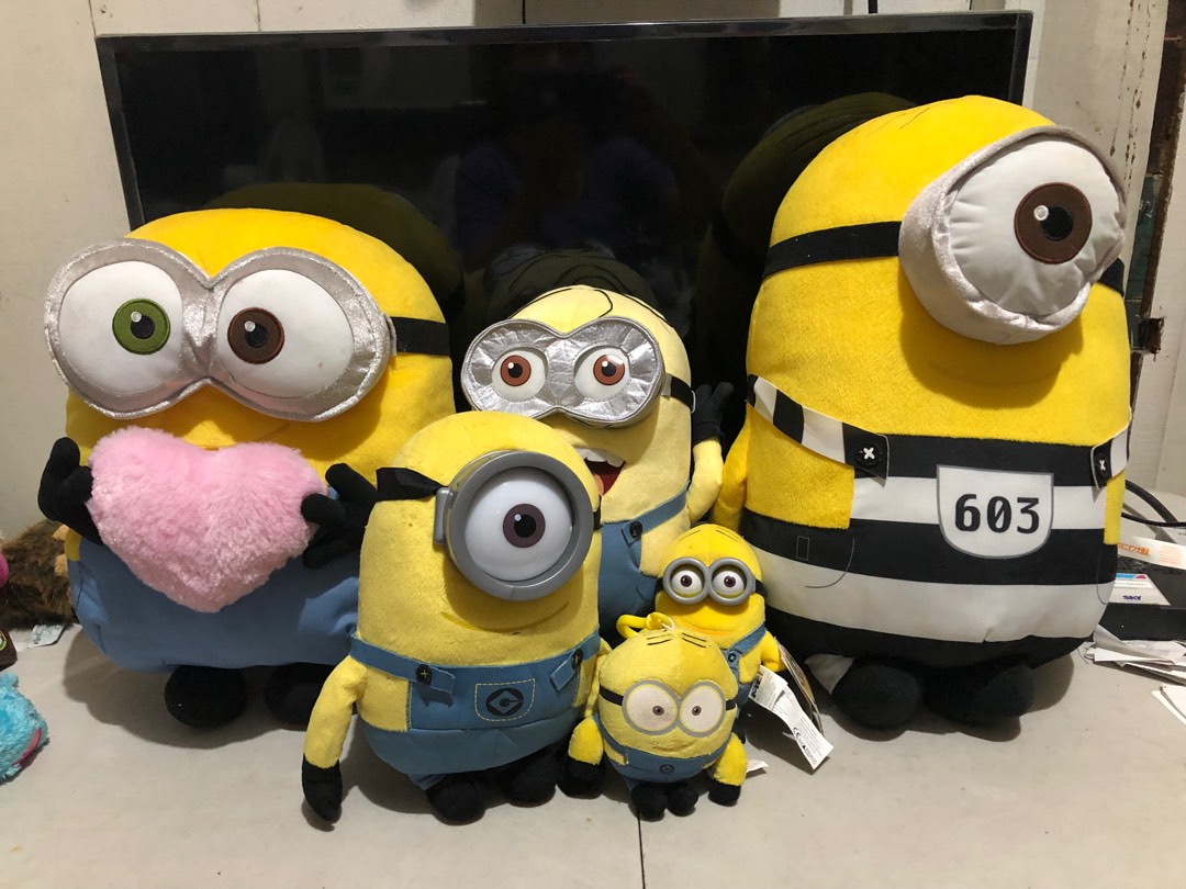 Despicable Me Minions Plush Bundle. Pen for size reference, Hobbies ...